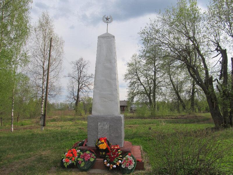 Anıt, heykel Обелиск, Kirovskaya oblastı, foto