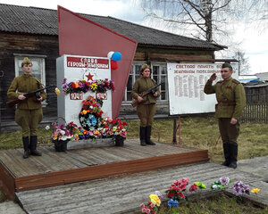 Односельчанам, погибшим во время Великой Отечественной войны (Pervomayskaya ulitsa No:25, posyolok Kovkula), anıt, heykel  Arhangelskaya oblastından
