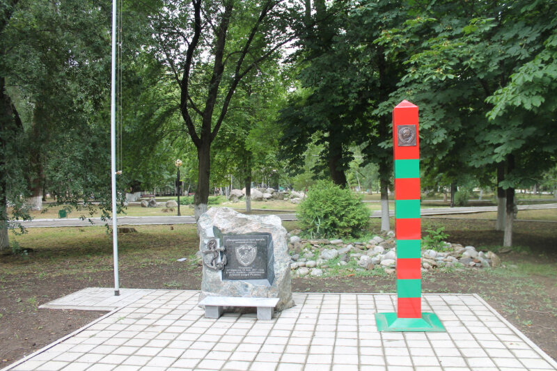 Anıt, heykel Пограничникам, Izobilny, foto