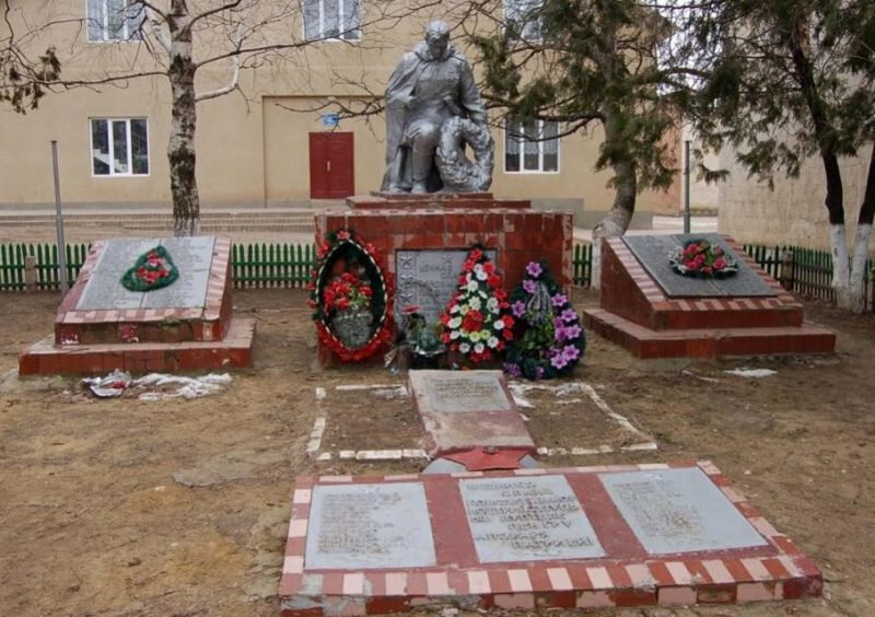 Anıt, heykel Братская могила воинов, Stefan Voda Bölgesi, foto