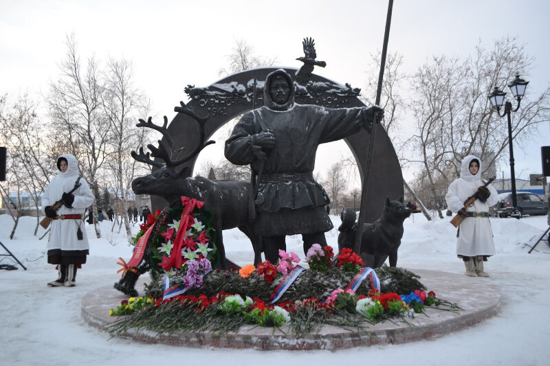 Anıt, heykel Оленно-транспортным батальонам, Naryan‑Mar, foto