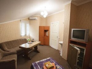 Вестерн (Солнечная улица No:11А, посёлок городского типа Партенит), otel  Kırım Cumhuriyeti'nden