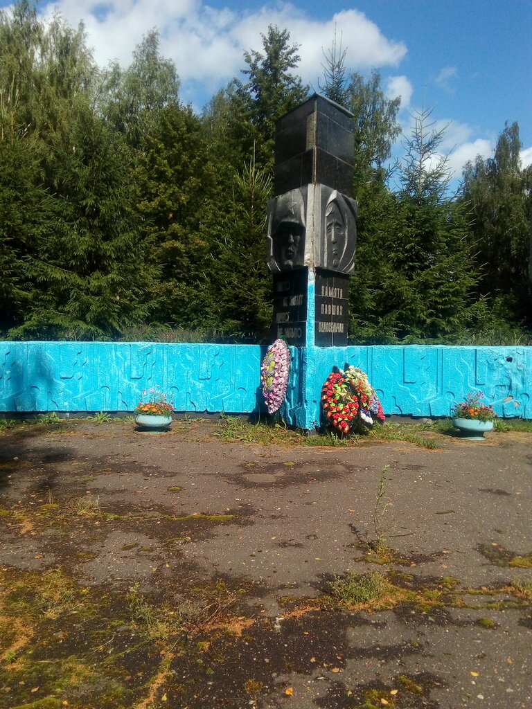 Anıt, heykel Воинам-односельчанам, павшим в годы Великой Отечественной войны, Smolenskaya oblastı, foto