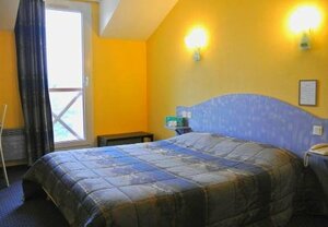 Logis Argonne Hotel (Grand Est, Ardennes, Arrondissement de Vouziers, Vouziers, Route de Reims), otel