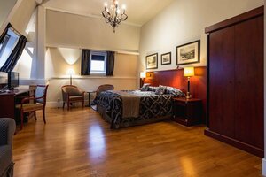 Grand Hotel EN Résidence De Draak (Grote Markt No:34, Bergen op Zoom), otel  Dünya'dan