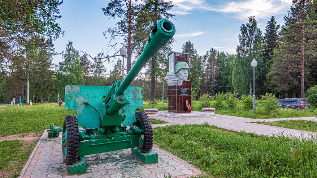 Anıt, heykel Мемориал мужеству и героизму 1941-1945 гг, Mirny, foto