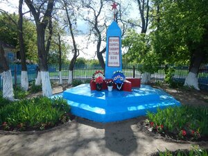 Вечная память павшим в годы ВОВ 1941-1945 гг. (Saratov Region, Krasnoarmeyskiy rayon, Rogatkinskoye munitsipalnoye obrazovaniye, Rogatkino Village, Sovetskaya Street), anıt, heykel  Saratovskaya oblastından
