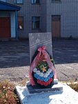 Воинам, павшим в Великой Отечественной войне (Sovetskaya ulitsa No:16, selo Lyumpanur), anıt, heykel  Kirovskaya oblastından