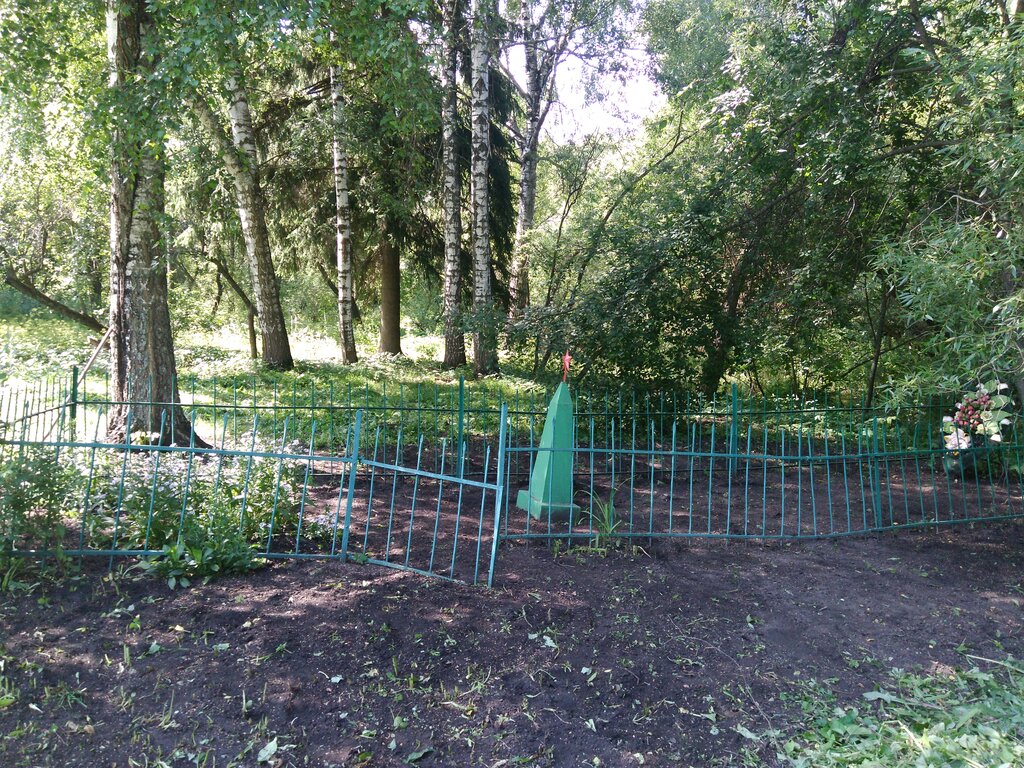 Anıt, heykel Братское захоронение советских воинов, Orlovskaya oblastı, foto