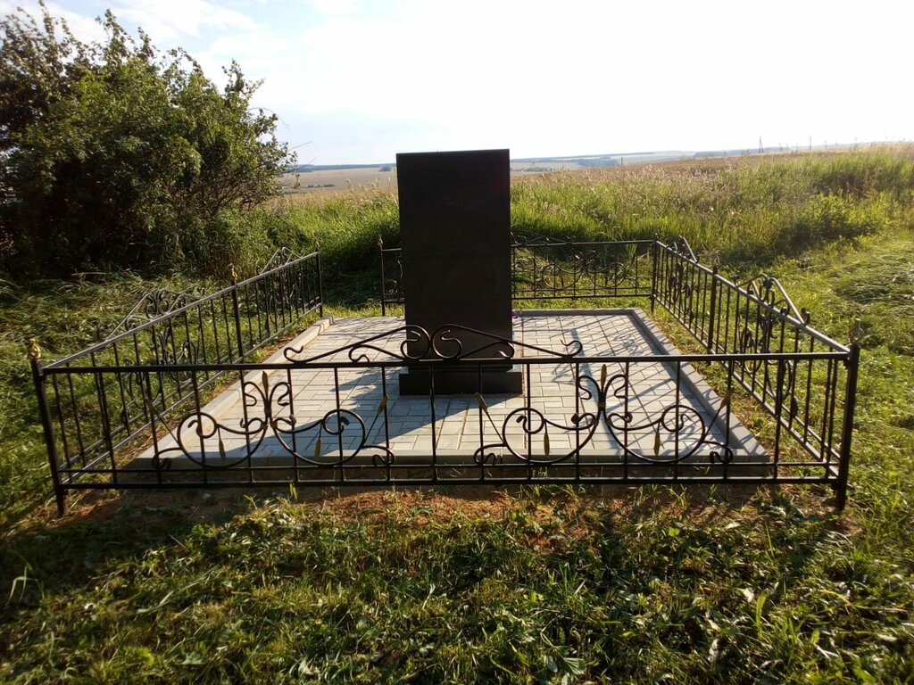 Anıt, heykel Братская могила советских воинов, Orlovskaya oblastı, foto