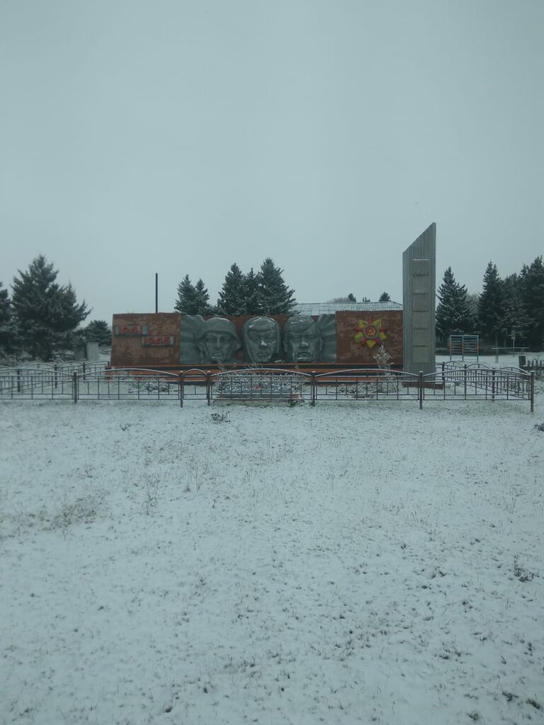 Anıt, heykel Павшим героям, Krasnoyarski krayı, foto