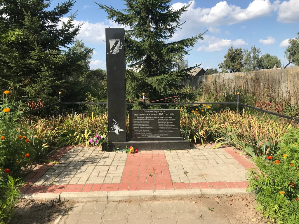 Anıt, heykel Погибшим при освобождении села Плюсково, Brianskaya oblastı, foto