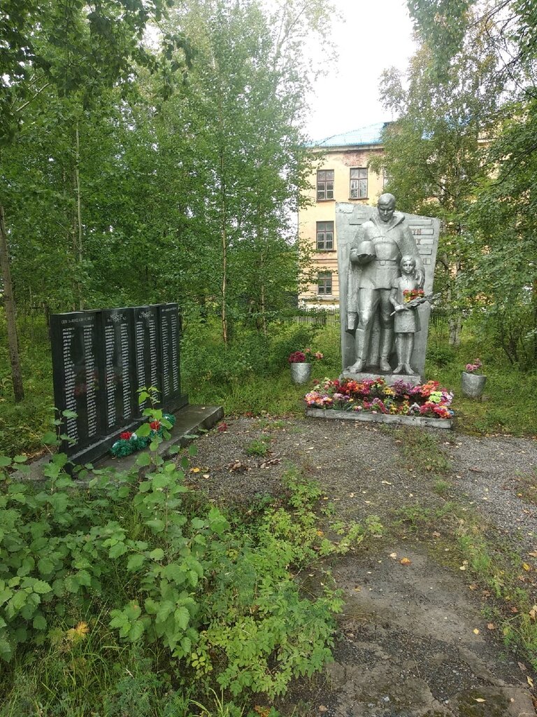 Anıt, heykel Солдат с девочкой, Arhangelskaya oblastı, foto