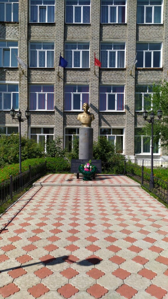 Anıt, heykel Бюст Героя Советского Союза Курбатова Михаила Тихоновича, Amursk Bölgesi, foto