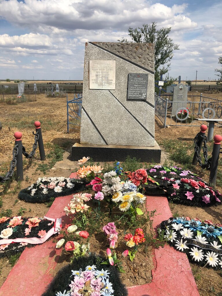 Anıt, heykel Братская могила советских воинов, погибших в период Сталинградской битвы, Volgogradskaya oblastı, foto