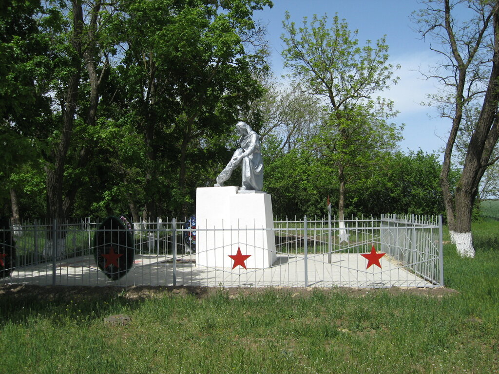 Anıt, heykel Братская могила, Rostovskaya oblastı, foto