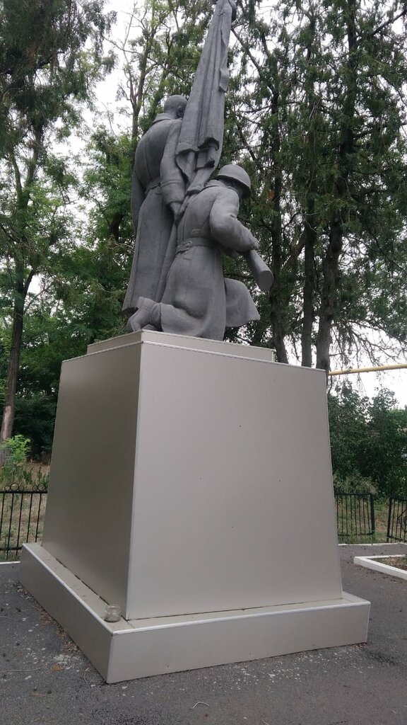 Anıt, heykel Братская могила, Rostovskaya oblastı, foto