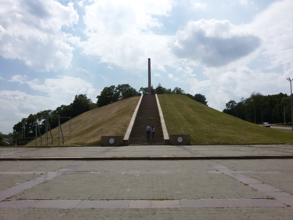 Anıt, heykel Мемориал Славы, Chernigov, foto