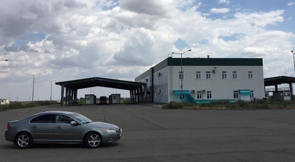 Sınır kapısı Международный автомобильный пункт пропуска Кошелевка, Astrahanskaya oblastı, foto