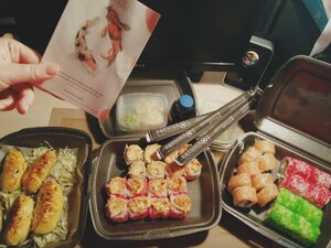 Okinava (Mikhaylovskaya ulitsa No:1, derevnya Borisovichi), suşi restoranı  Pskovskaya oblastından