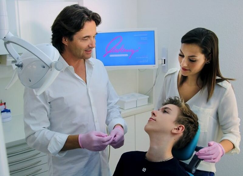 Özel ağız ve diş sağlığı klinikleri ve muayenehaneleri Fachzahnarzt für Kieferorthopädie Dr. Daniel Ladanyi, Pforzheim, foto