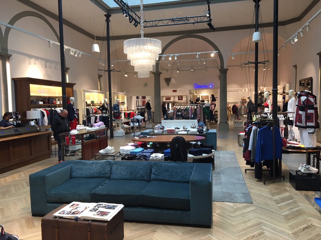 Giyim mağazası Tommy Hilfiger, Floransa, foto