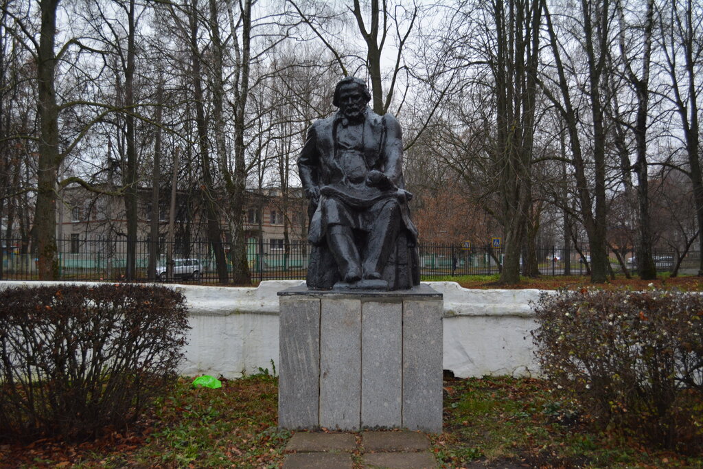 Anıt, heykel M.I. Glinka, Novomoskovsk, foto