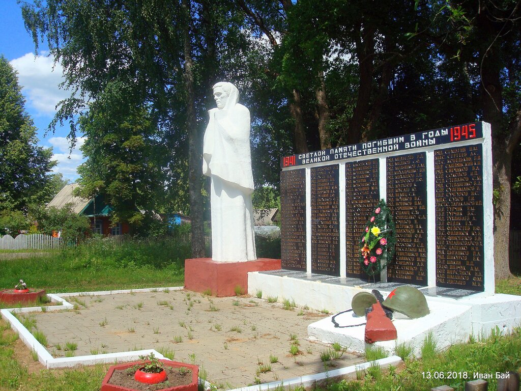 Anıt, heykel Братская могила, Vitebskaya oblastı, foto