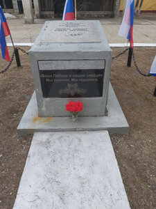 Мемориал 50-летию Победы в Великой Отечественной войне (Magadan Region, Olskiy munitsipalny okrug, selo Klyopka, Tsentralnaya ulitsa), anıt, heykel  Magadan Bölgesi'nden