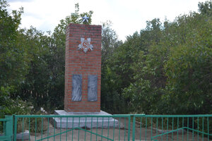 Памятное место, посвященное Великой Отечественной войне 1941-1945 годов (Orenburg Region, Totskiy rayon, selo Sainovka), anıt, heykel  Orenburgskaya oblastından