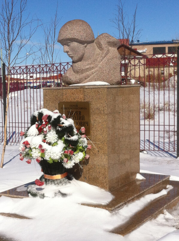 Anıt, heykel Бюст Героя Совестского Союза А.М. Зверева, Salehard, foto