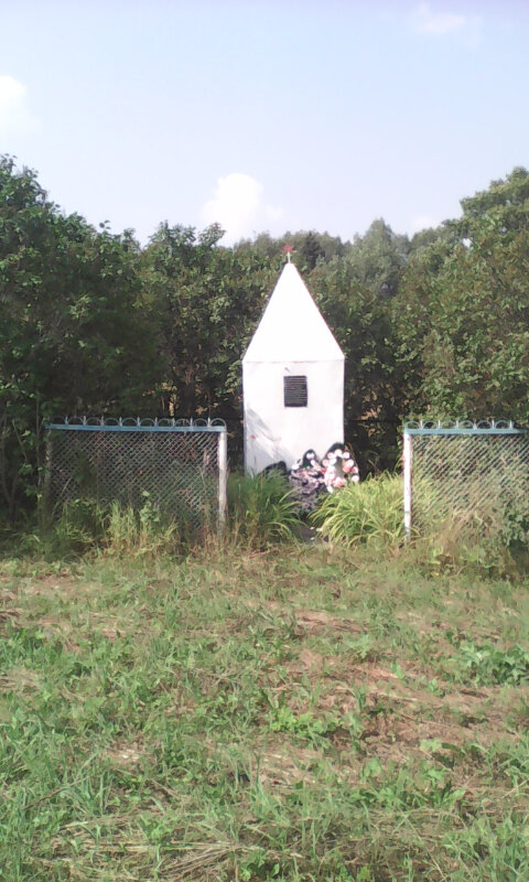 Anıt, heykel Обелиск в память жителей деревни не вернувшихся с ВОВ, Kirovskaya oblastı, foto