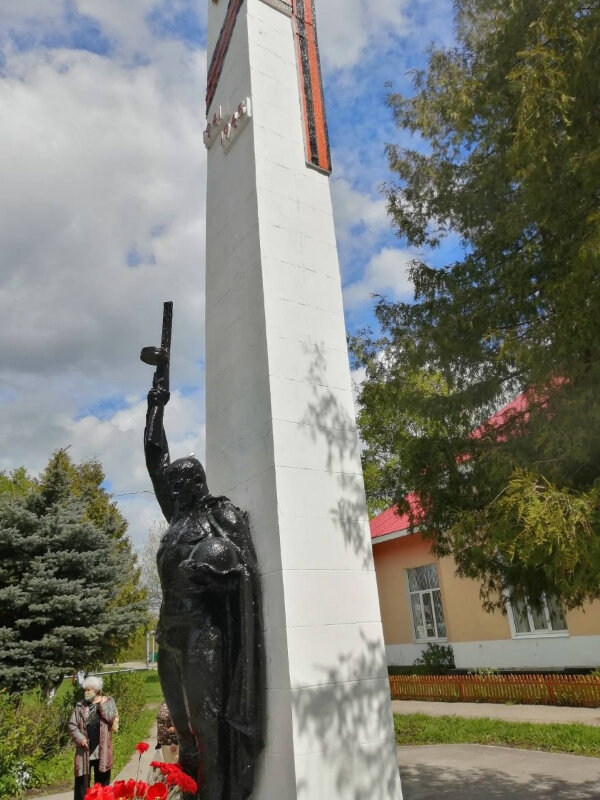 Anıt, heykel Воинам, погибшим в боях за освобождение Родины, Nijni Novgorod, foto