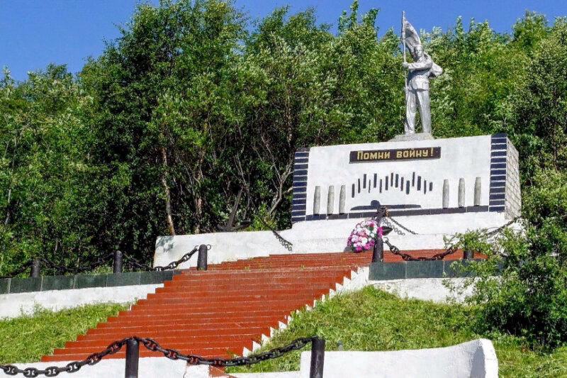 Anıt, heykel Монумент героям-североморцам, Murmanskaya oblastı, foto