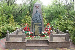 Братское захоронение воинов, погибших в Великой Отечественной войне (Republic of Severnaya Ossetia-Alania, Pravoberezhnyy District, selo Khumalag), anıt, heykel  Kuzey Osetya‑Alanya'dan