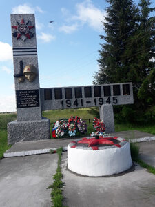 Погибшим в годы Великой Отечественной войны 1941-1945 гг. (Tomsk Region, Shegarskiy rayon, selo Markelovo), anıt, heykel  Tomskaya oblastından
