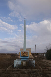 Могила старшего лейтенанта А.Г. Андреева (Autonomous Republic of Crimea, Krasnogvardeyskiy rayon, Voskhodnenskiy selskiy sovet, selo Klimovo), anıt, heykel  Kırım Cumhuriyeti'nden