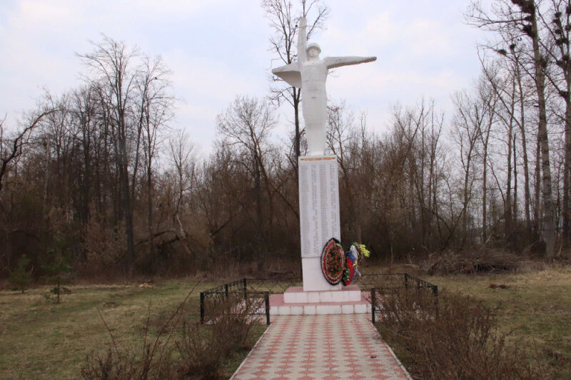 Anıt, heykel Обелиск павшим односельчанам, Tulskaya oblastı, foto