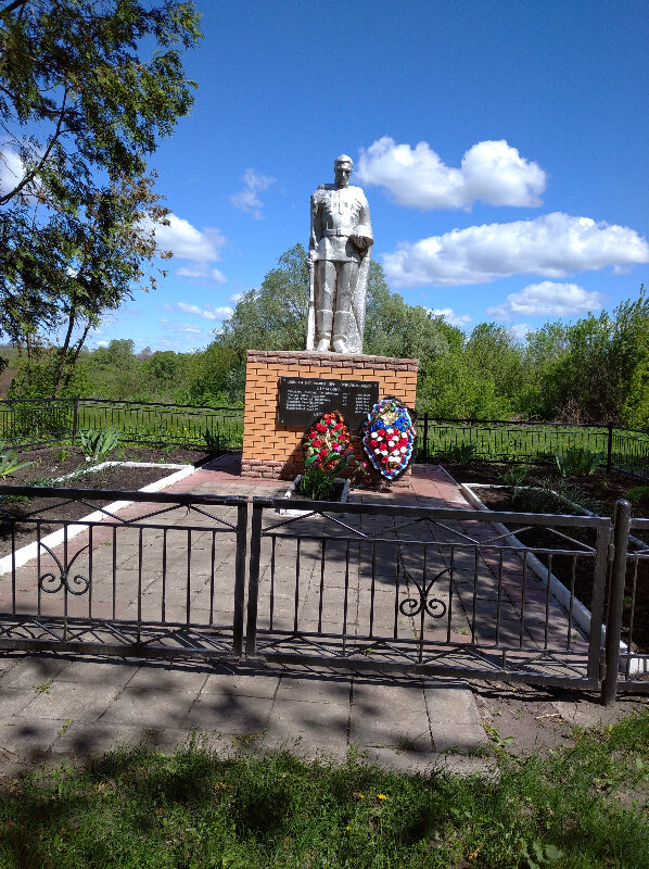 Anıt, heykel Односельчанам, погибшим в годы Великой Отечественной войны, Kurskaya oblastı, foto