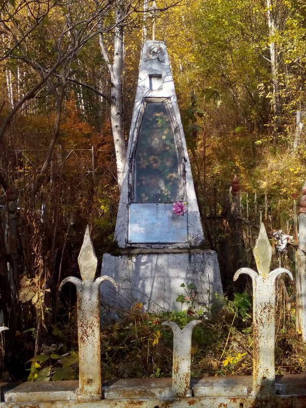 Anıt, heykel Комиссару Красной гвардии Уланову Н.П. 1879 - 1918 гг., İrkutskaya oblastı, foto