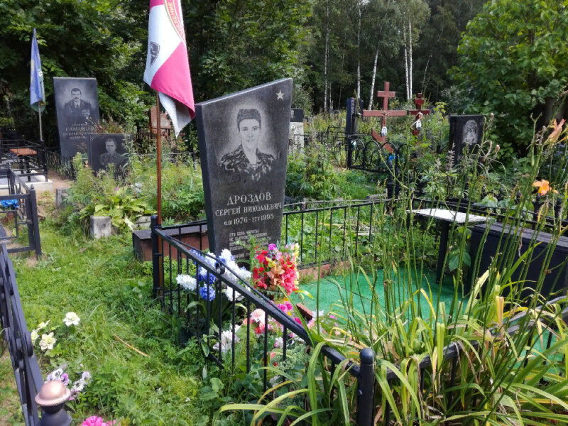 Ünlü kişilerin mezarları Рядовой Сергей Николаевич Дроздов, Dolgoprudny, foto