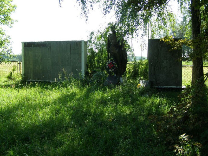 Anıt, heykel Братская могила воинов, Çernigov Bölgesi, foto