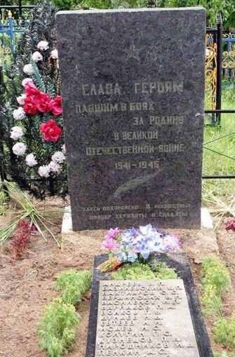 Anıt, heykel Братская могила, Minskaya oblastı, foto