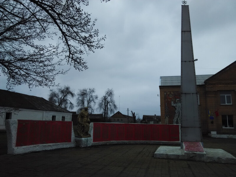 Anıt, heykel Воинам-землякам, Zaporoje Bölgesi, foto