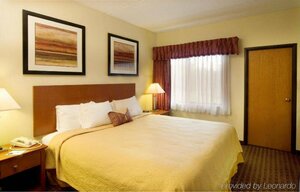 Quality Suites Lansing (Iowa, Bremer County, Waverly), otel  Lansing'den