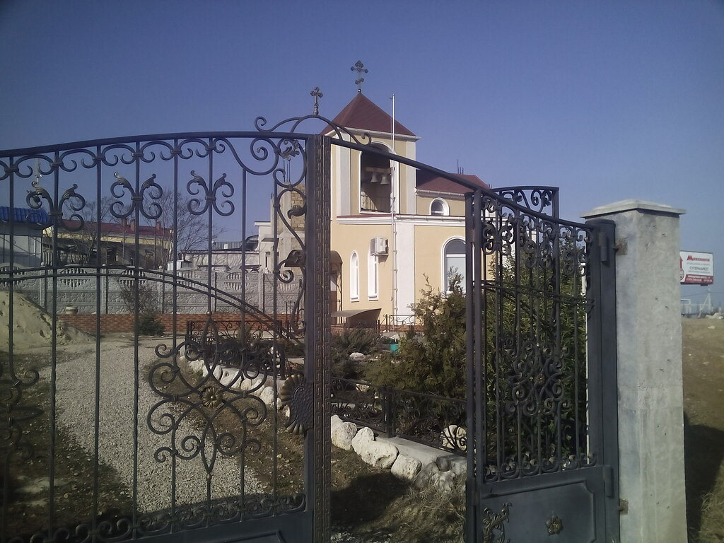 Ortodoks kiliseleri Pravoslavny prikhod khrama vo imya svyatogo velikomuchenika Dimitriya Solunskogo, Sevastopol, foto