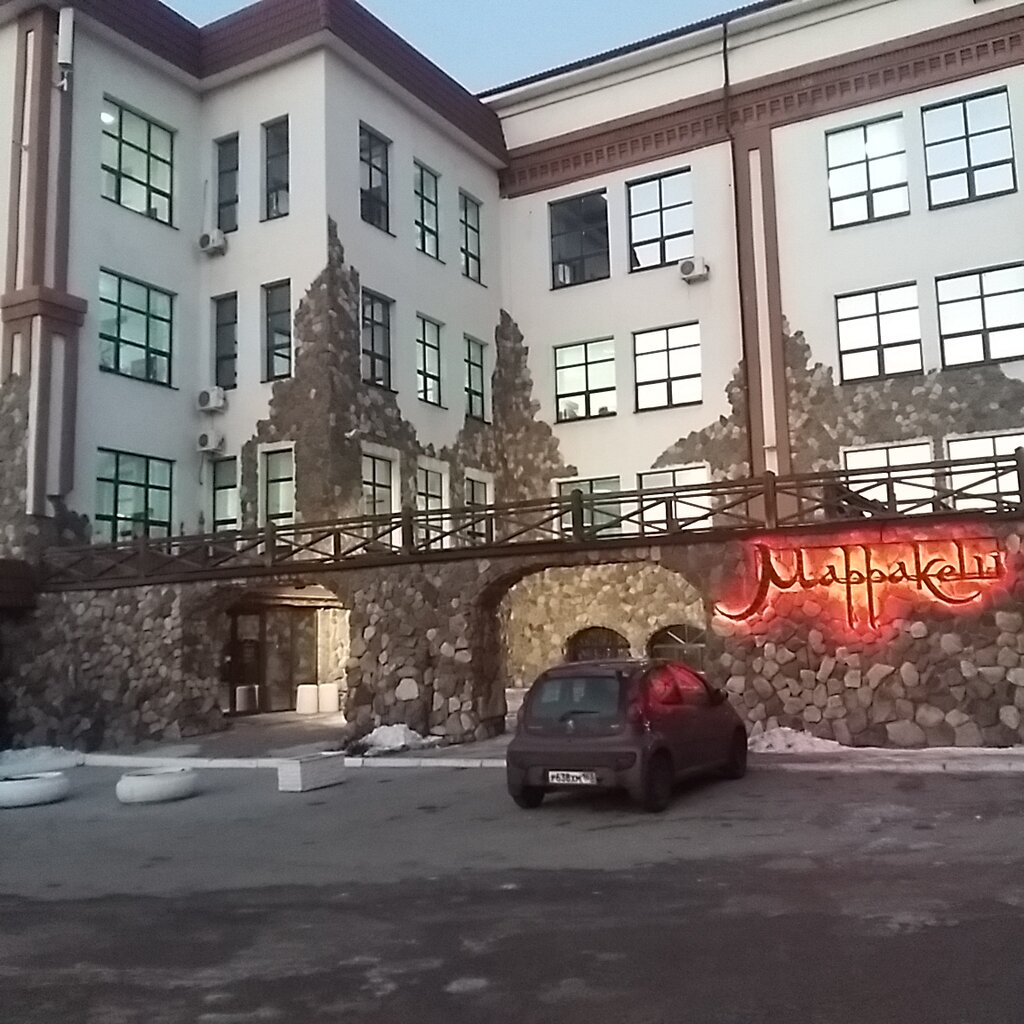 Otoparklar Razvlekatelny kompleks Kinap Avtostoyanka, Samara, foto