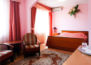 Vizit (Луговая улица No:10, посёлок городского типа Козин), otel  Kiev Bölgesi'nden
