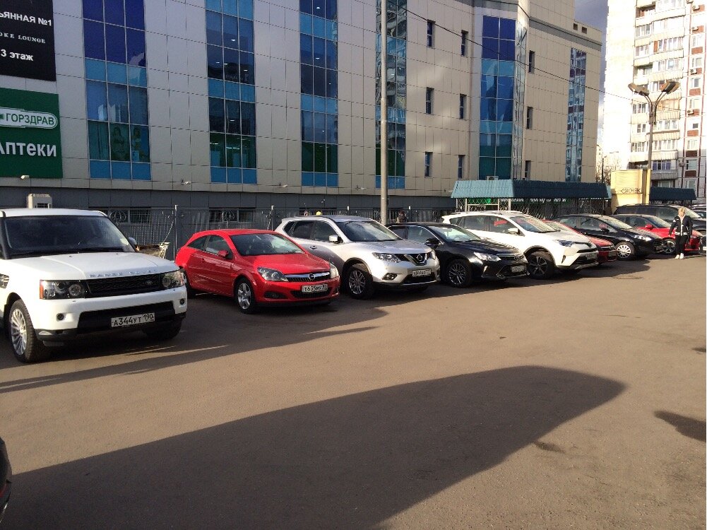 Otoparklar Автомобильная парковка у ТЦ Крылатский, Moskova, foto