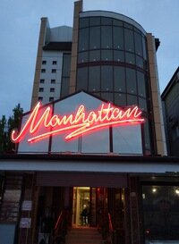 Kafe Manhattan (Khmelnytska Region, Kamianets-Podilskyi, vulytsia Kniaziv Koriatovychiv), kafe  Kamenec‑Podolskij'den